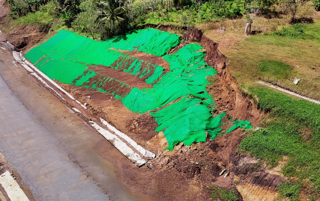 7 Drainage Erosion Control Best Practices for Worksites - Path Light Pro